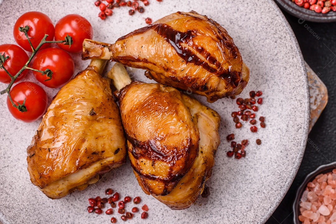 A imagem mostra coxas e sobrecoxas de frango assadas [download] - Designi